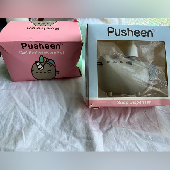 Pusheen | Bath | 3 Pusheen Containers Plastic1 Ceramic From 218 Gaming ...